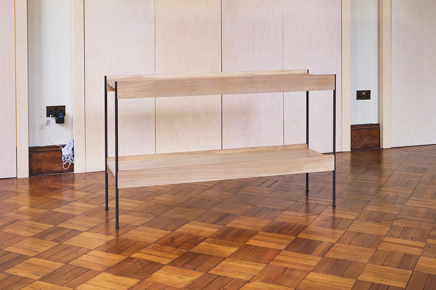 Mentsen – I-beam console